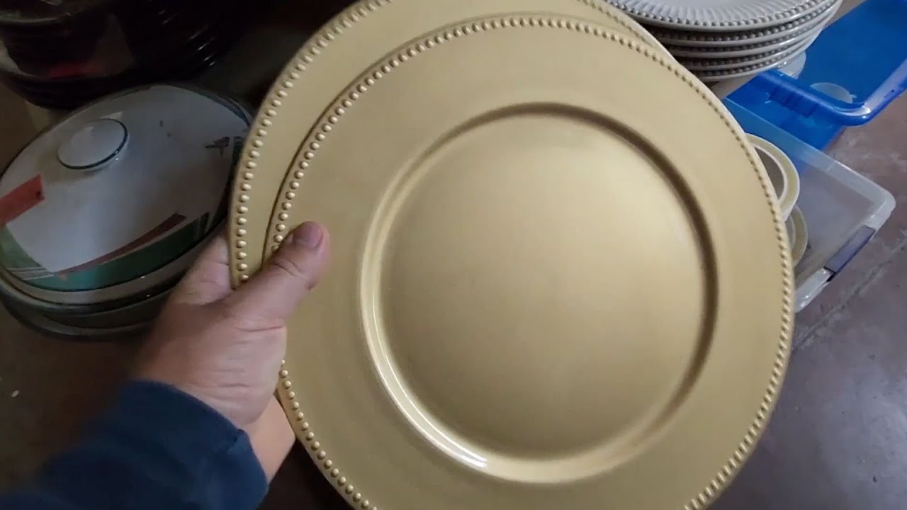 Run to the thrift store for plates - these 5 Christmas ideas are genius!