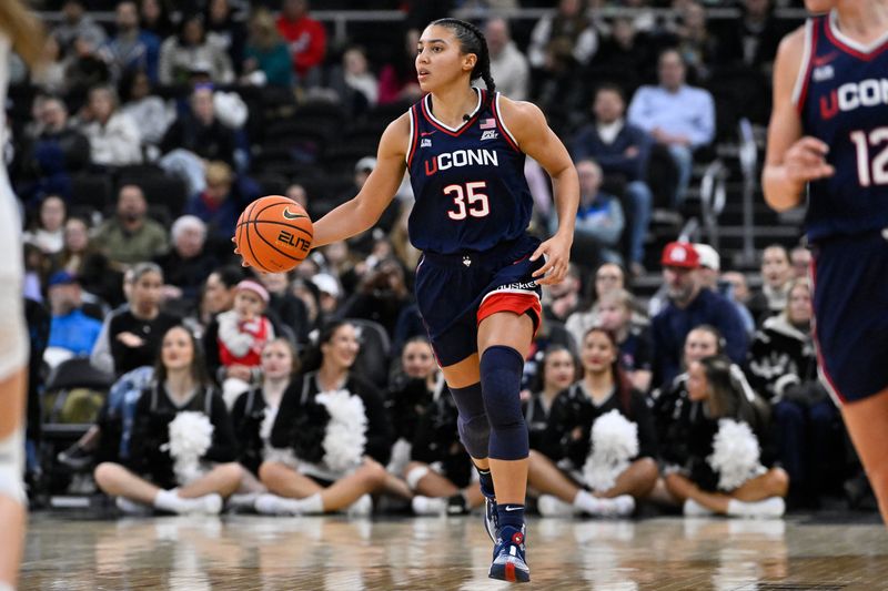 Women's Top 25 roundup: No. 4 UCLA stays hot, crushes Penn St.