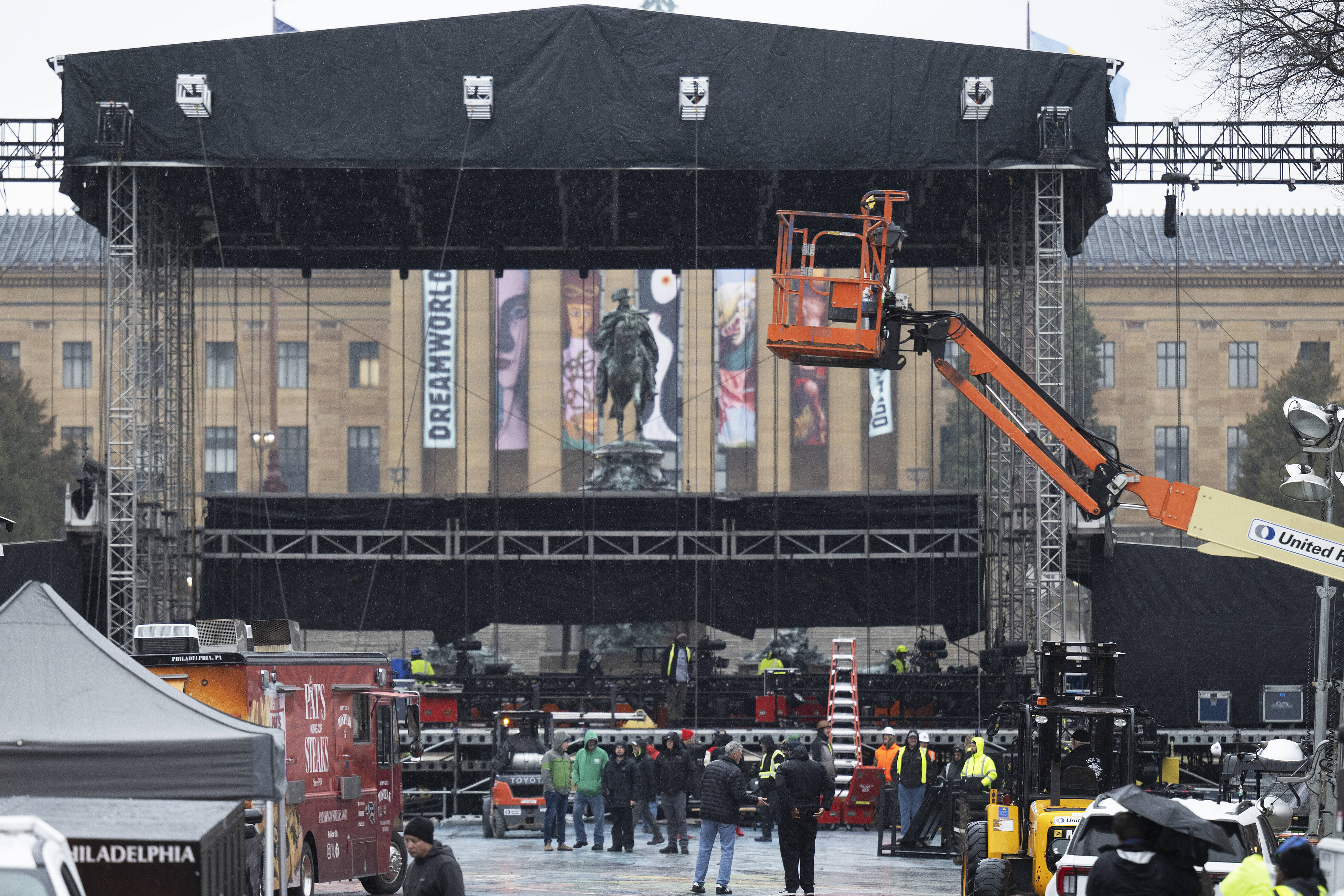 New Year’s Eve concert underway in front of the Philadelphia Art Museum