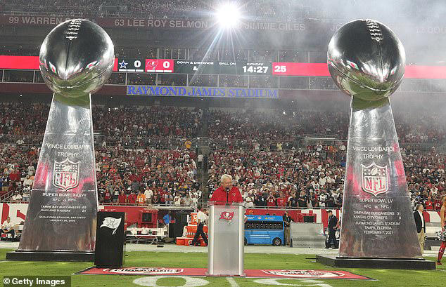 NFL fans left heartbroken as team's 'unmistakable voice' abruptly ...