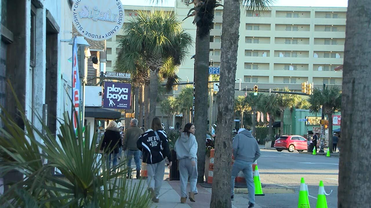 Folly Beach Flip Flop Drop draws crowds for New Year’s Eve celebration