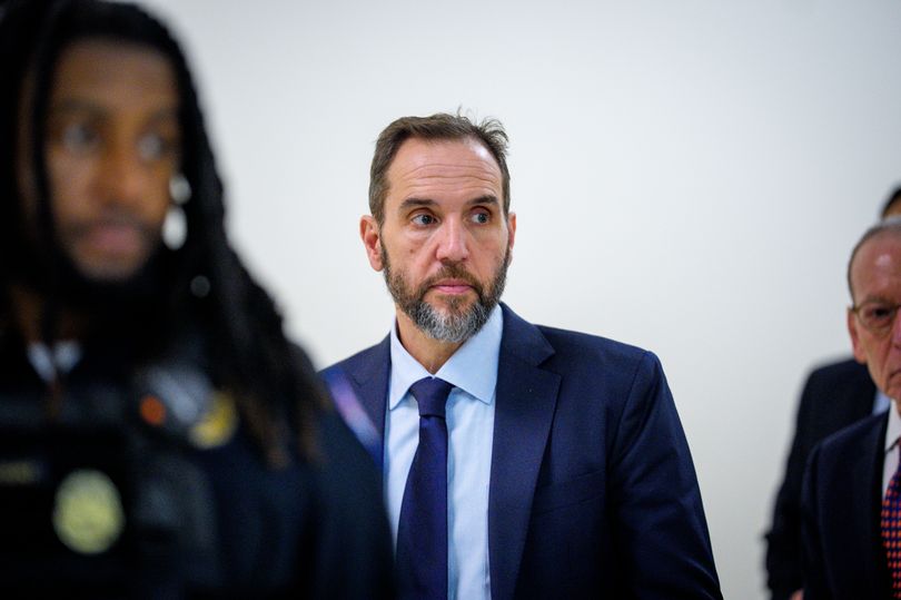 Jack Smith says Trump 'repeatedly' tried to obstruct justice in Mar-a ...