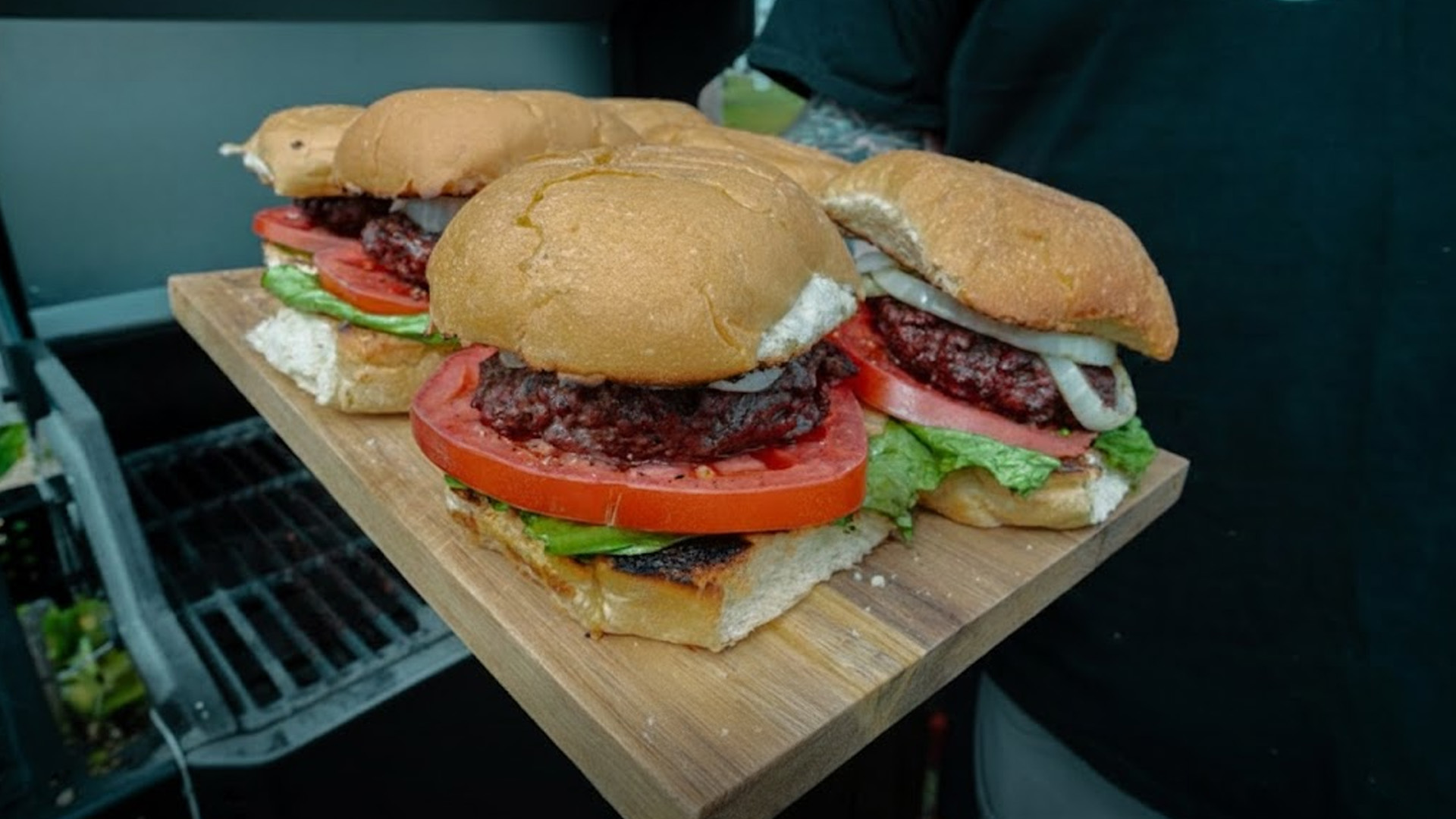 Secret sauce and tips for the best homemade burger