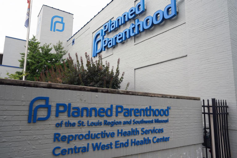 Federal appellate court okays Planned Parenthood funding halt