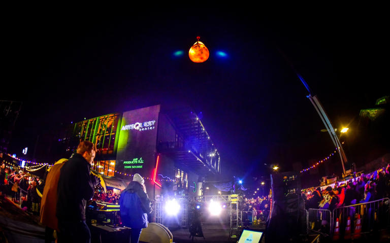 The Lehigh Valley’s favorite Peep drops in for New Year’s 2026 (photos)