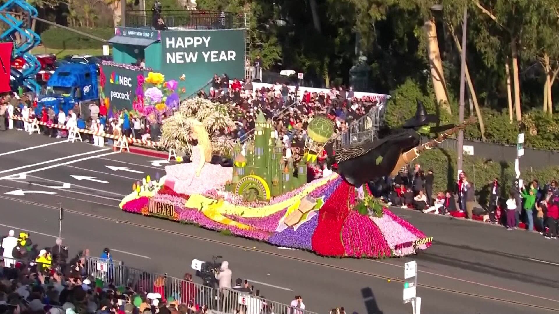 DeForest High School band director prepares for Rose Parade in California