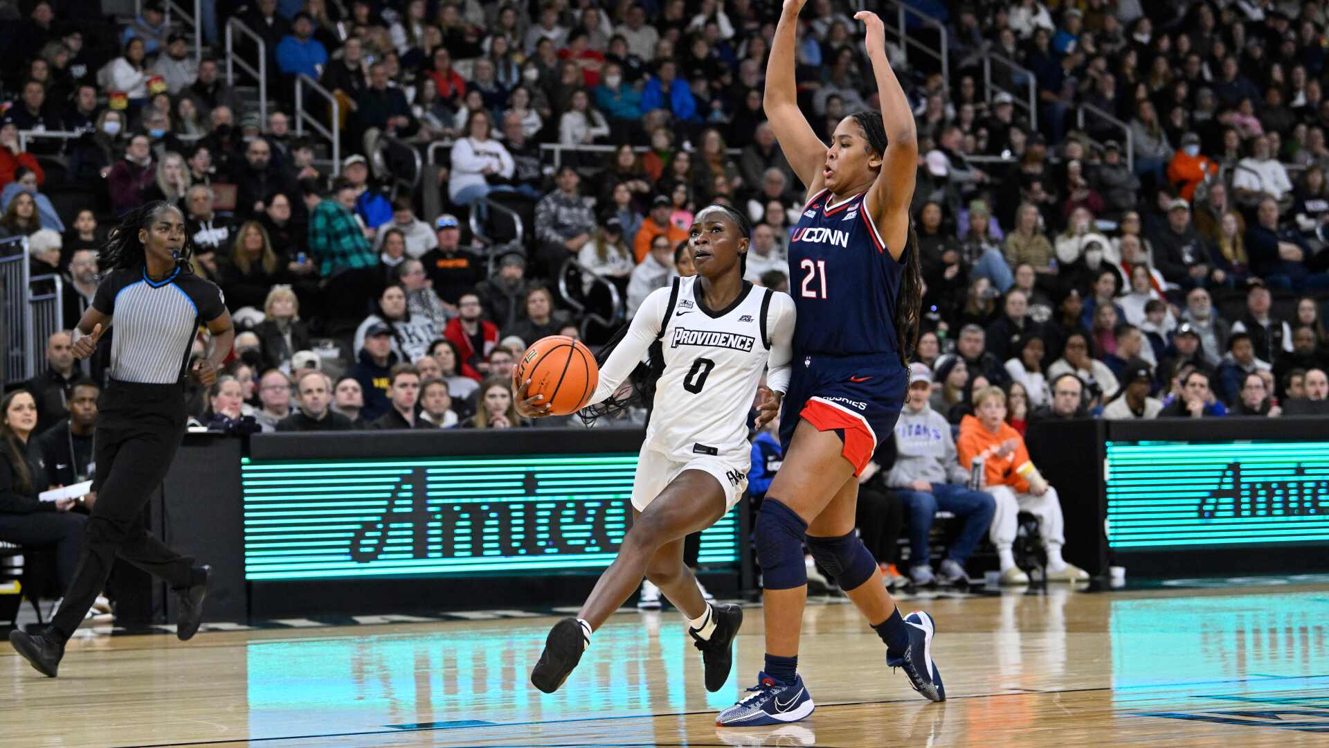 Azzi Fudd, Sarah Strong lead No. 1 UConn to 30th straight win, 90-53 ...