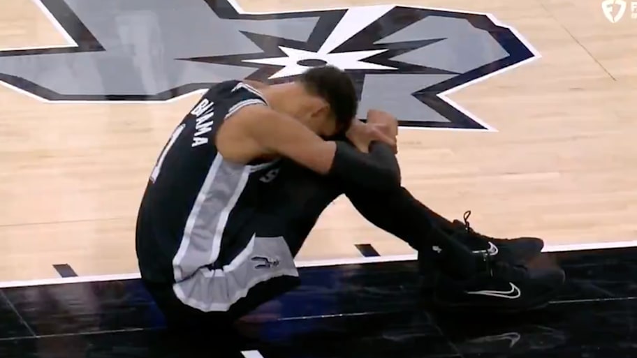 Victor Wembanyama leaves Spurs game with limp after suffering apparent ...