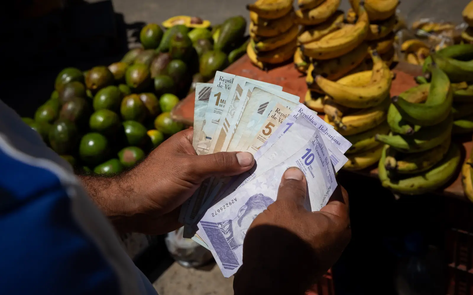 In Venezuela, price of US dollar up 479% in a year
