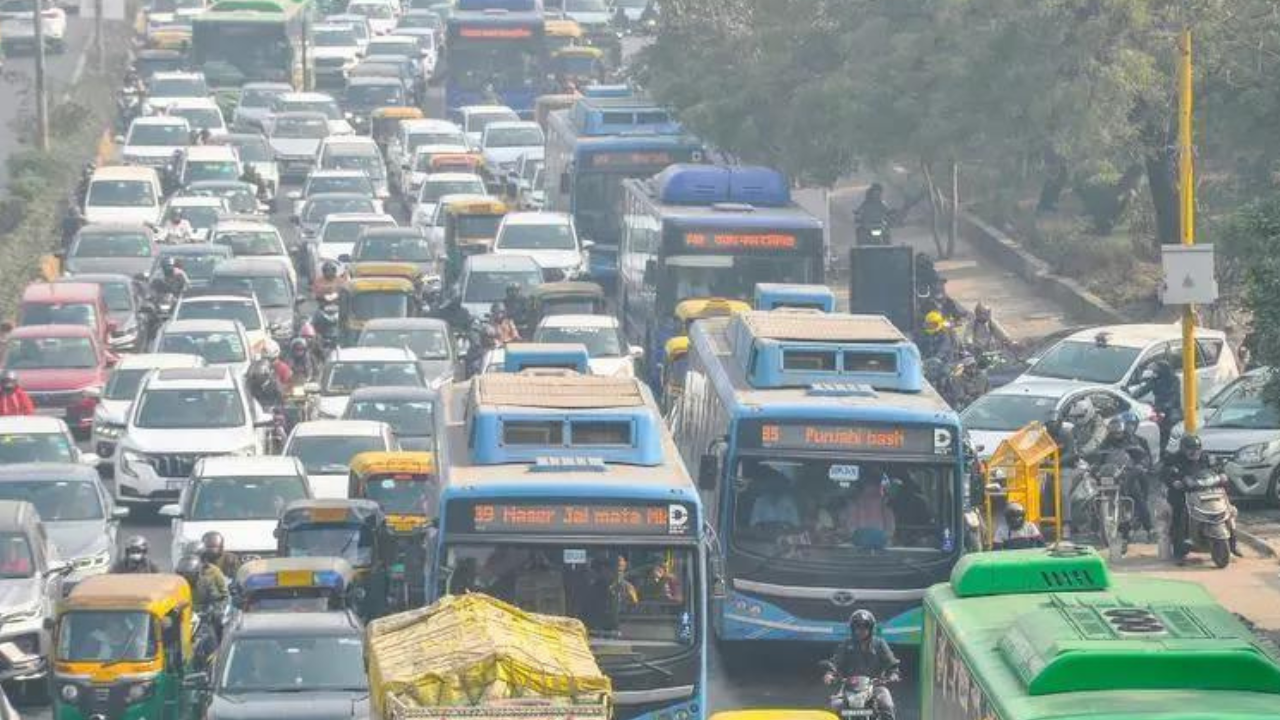 Delhi vehicle sales hit record 8.2L in 2025: Surge in private two- and ...