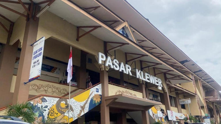 Panduan Liburan ke Pasar Klewer Solo: Belanja Batik,Kuliner and ...