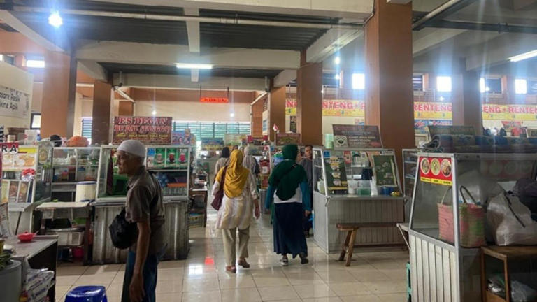 Panduan Liburan ke Pasar Klewer Solo: Belanja Batik,Kuliner and ...