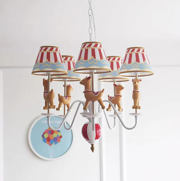 Lampadari in stile circo: i modelli più creativi e scenografici