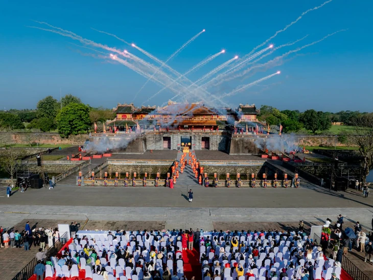 Tái hiện lễ ban lịch dưới triều Nguyễn ngày đầu năm mới, mở màn cho mùa ...