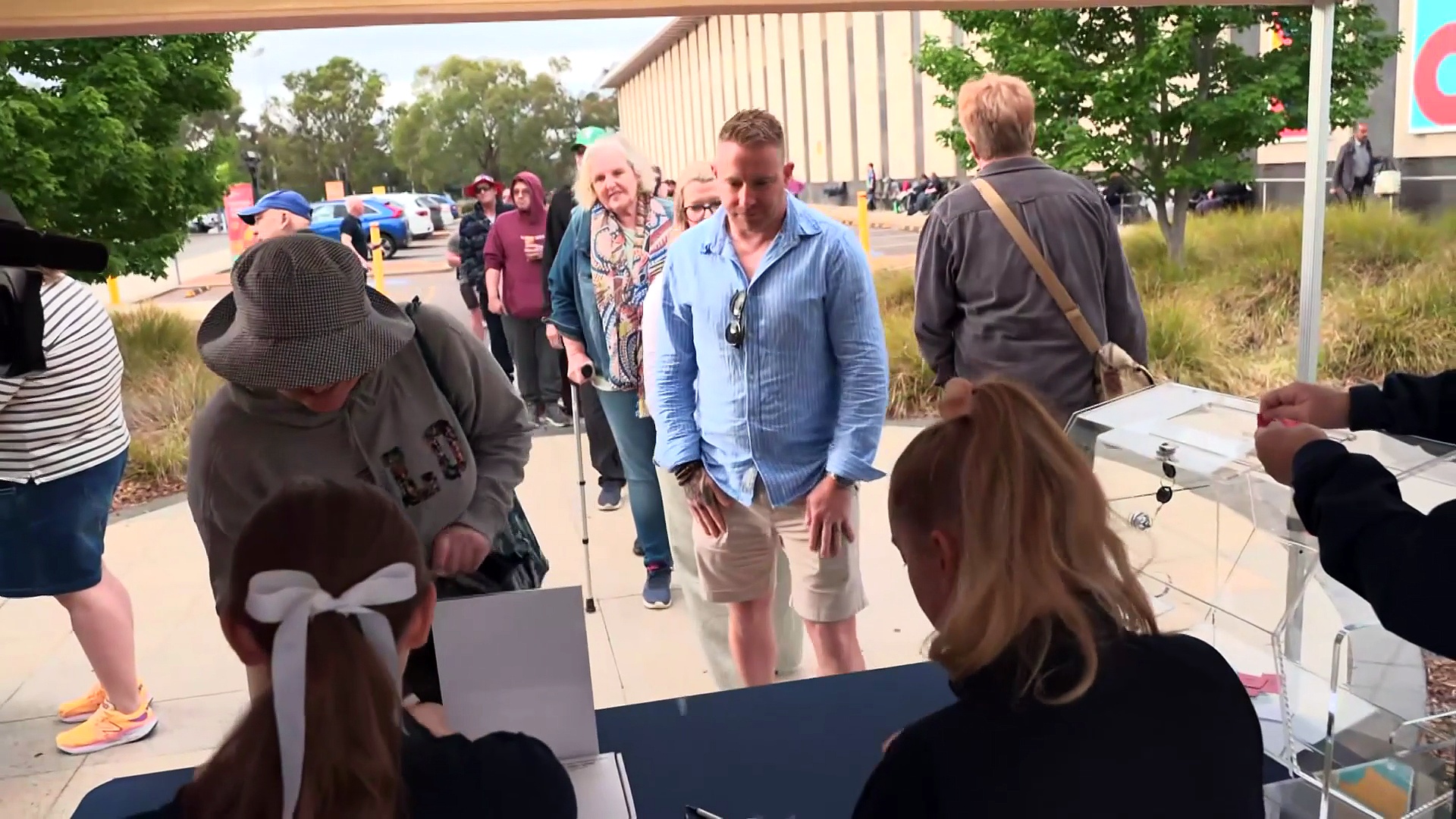 Hundreds show up at the mint for a chance to collect the first coins of ...