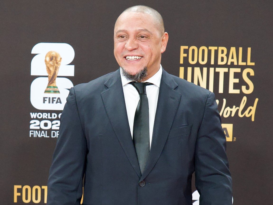 No heart attack: Soccer star Roberto Carlos reports from hospital