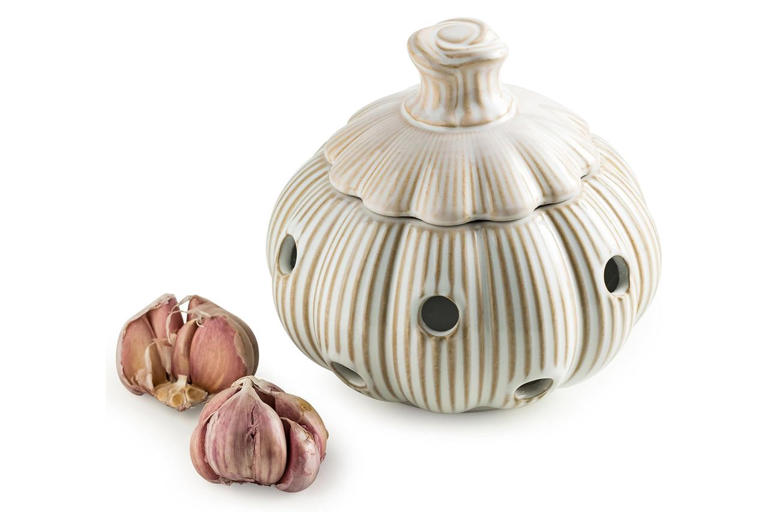 Every expert we spoke to said you're storing your garlic wrong — and ...