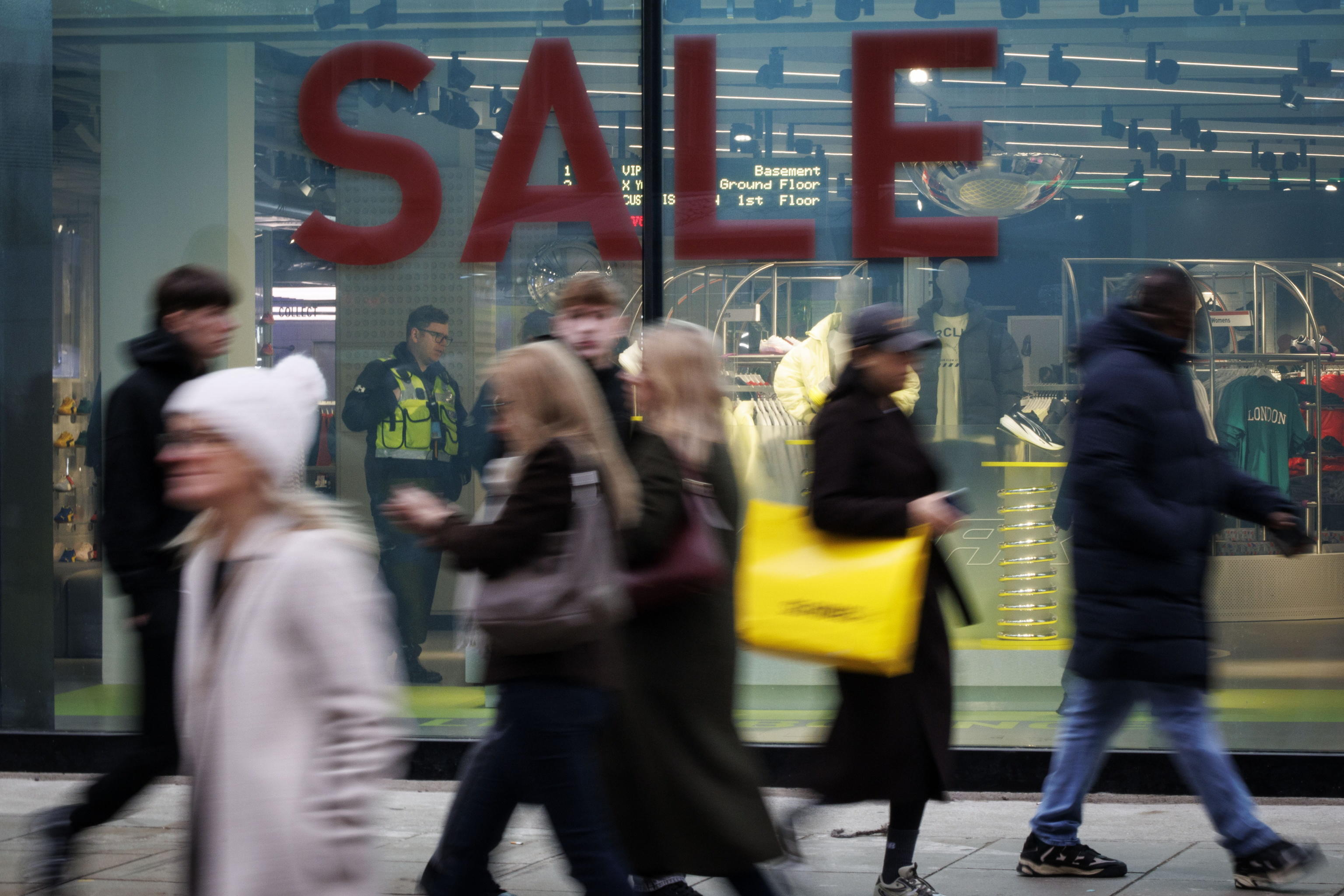 Saldi in Emilia-Romagna, la spesa media per cittadino è 145 euro