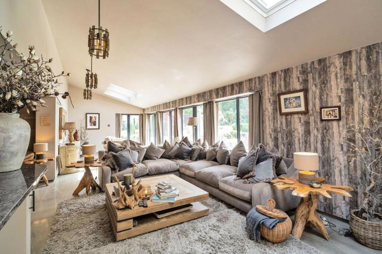Stunning £1.8m Hepscott home with luxury garden lodge and an acre of ...
