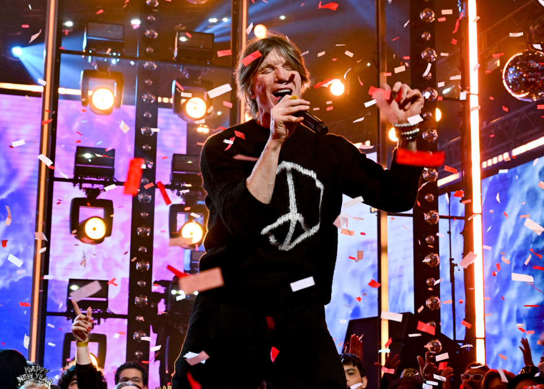 '90s rock band revisits New Year's Eve moment after 32 years: 'Right ...