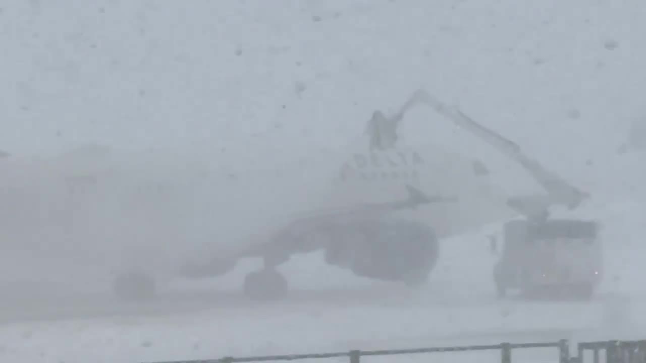 Blizzard conditions worsen on Rochester bridge, New York, USA