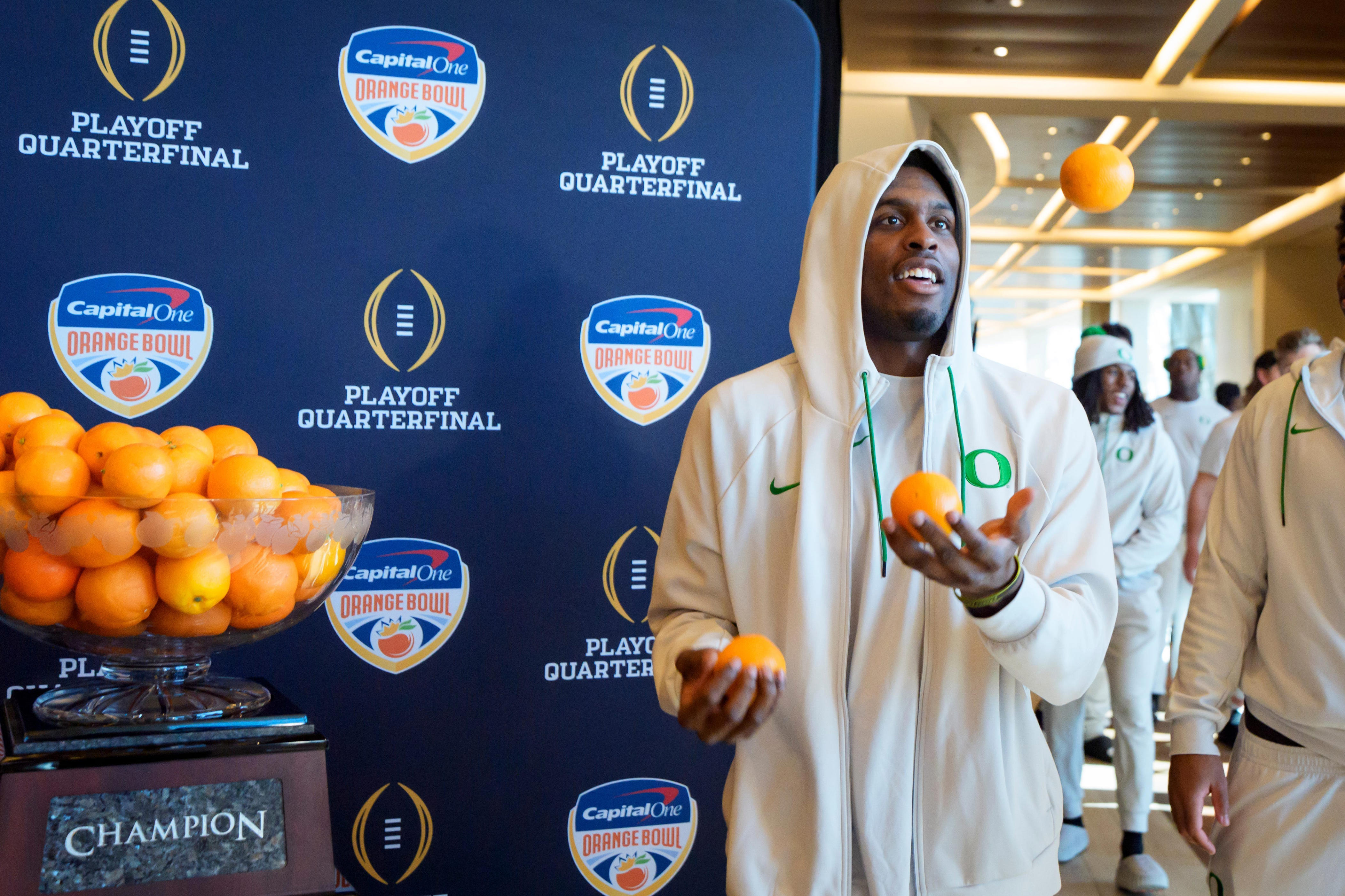 What college football games are on today? CFP schedule for New Year's