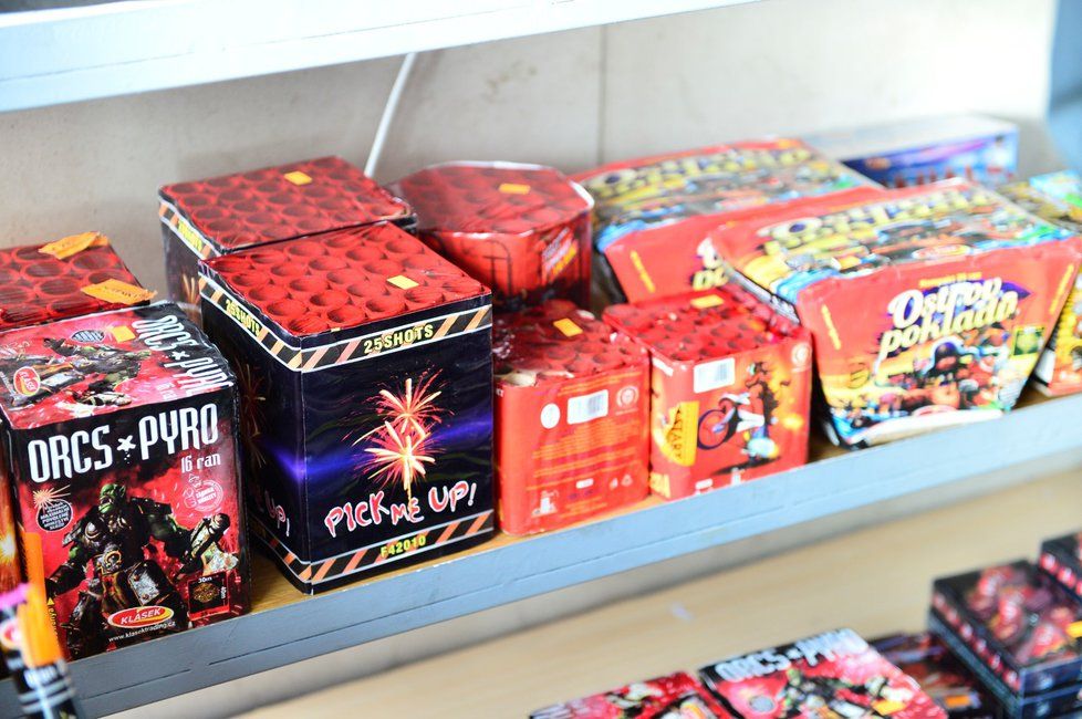 Zakázaná pyrotechnika vážně zranila muže z Českých Budějovic: utrhla mu ...