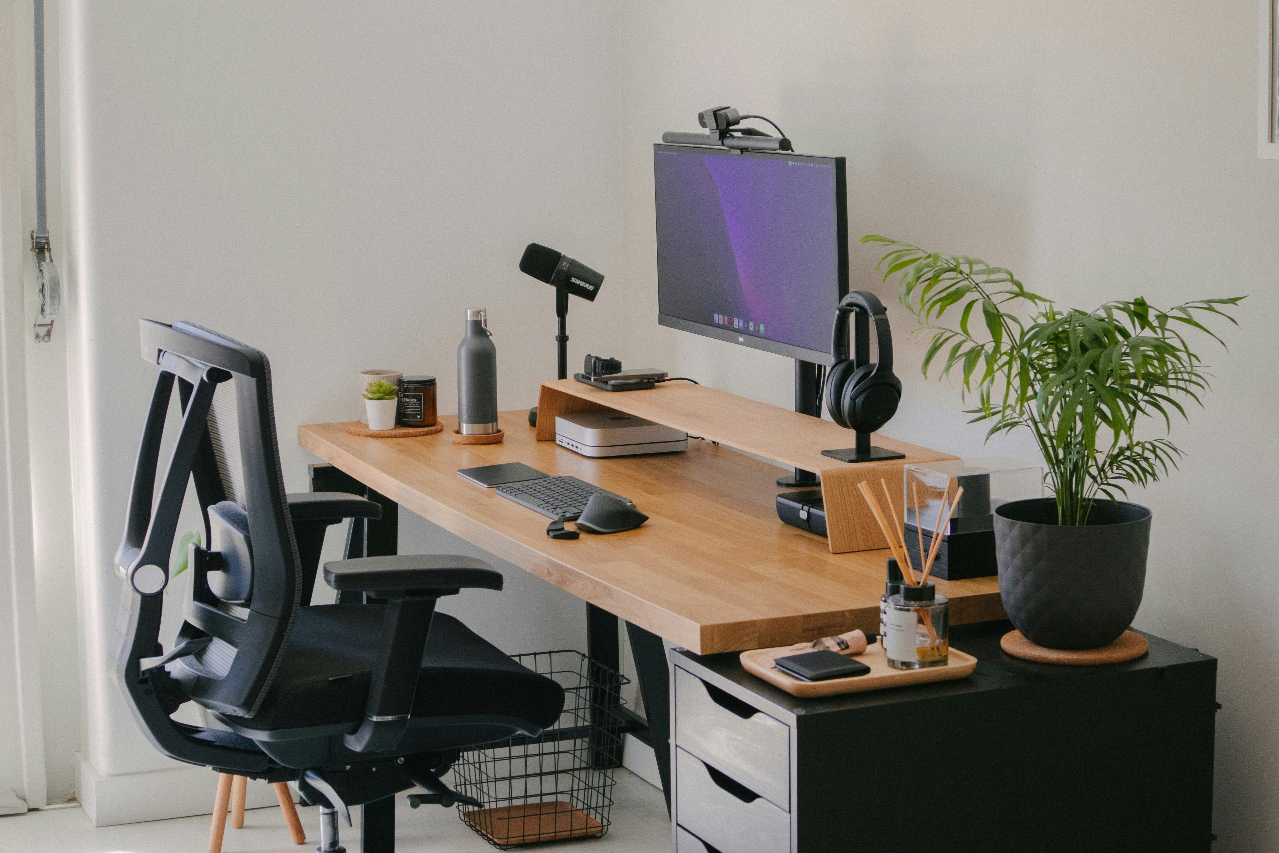 Compact desk organizers to boost productivity