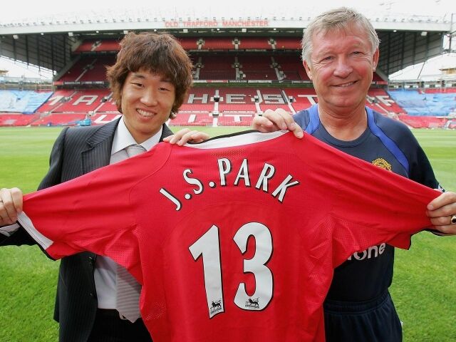 Park 화려함 없어도 사랑받았다... 英 매체, 박지성 활약 재조명! 'EPL 역사상 최고 MF' 22위 선정