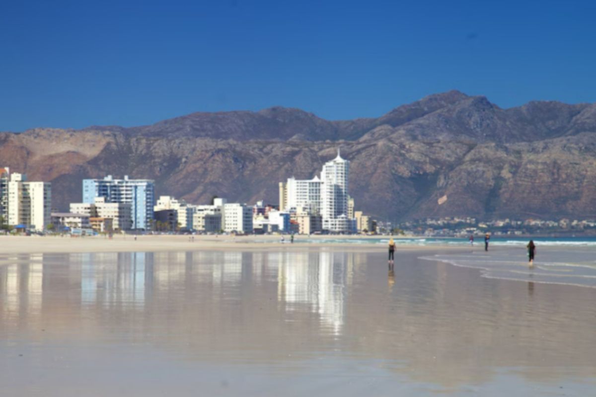 Early New Year’s Day swim ends in tragedy at Strand Beach