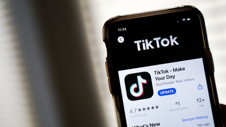 Új rendszert vezet be a TikTok az EU egész területén