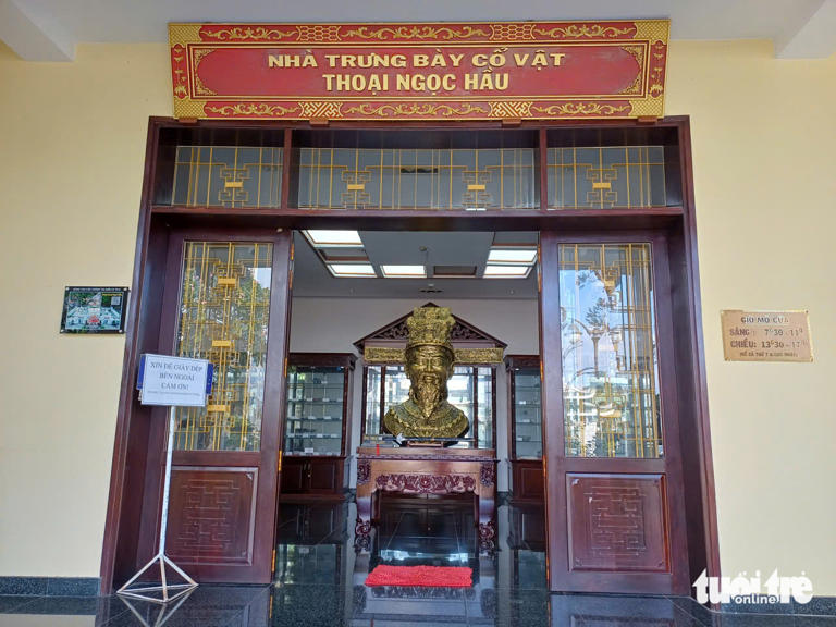 Vì sao thay tượng Thoại Ngọc Hầu mới có tên, logo và chữ ký doanh ...