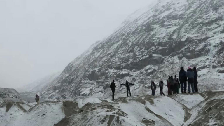 Tourists throng Manali as first snowfall of the year blankets region