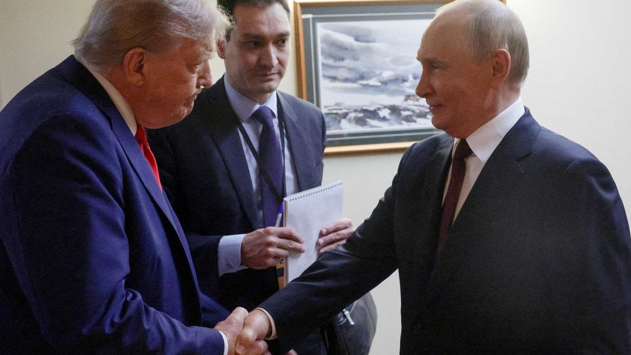 Ex-CIA chief details Putin’s manipulation of 'incredibly naïve' Trump