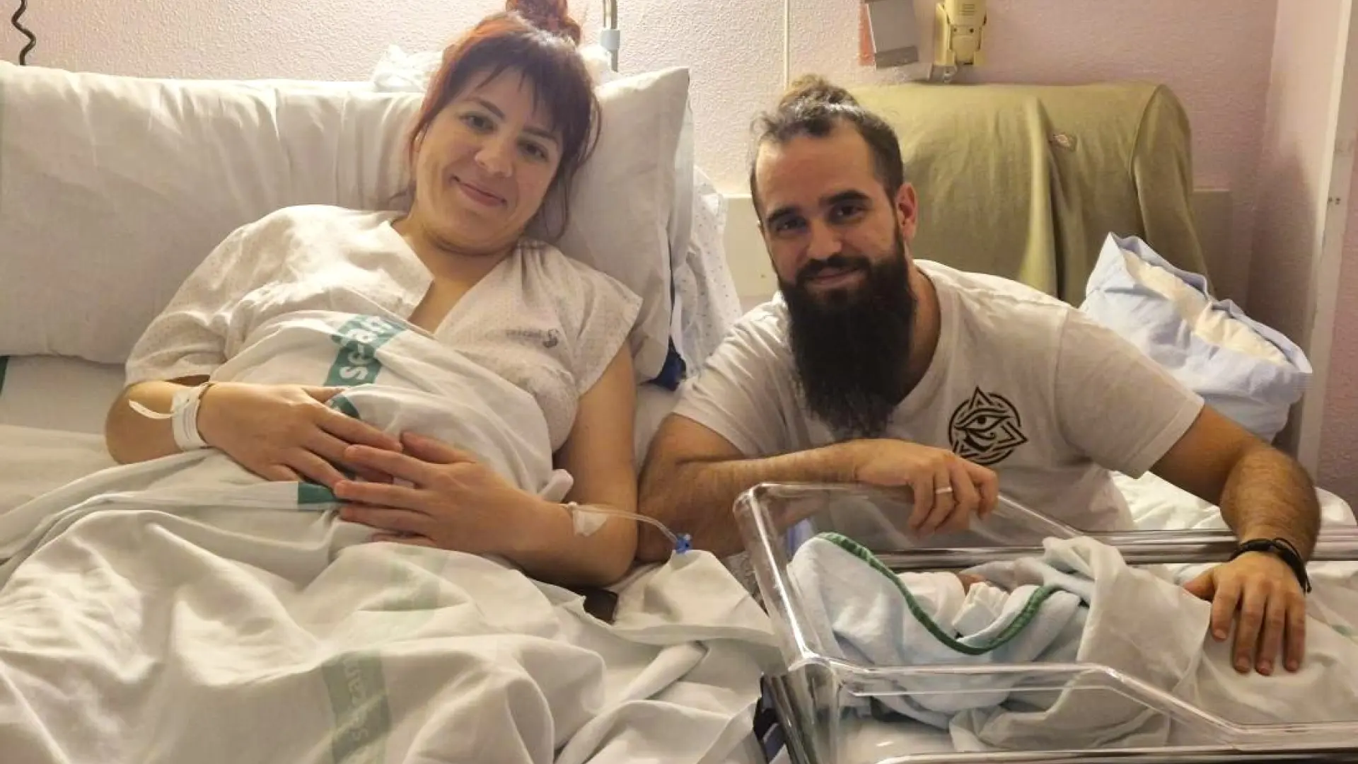 La primera bebé andaluza de 2026 se llama Cloe y nació a medianoche en ...