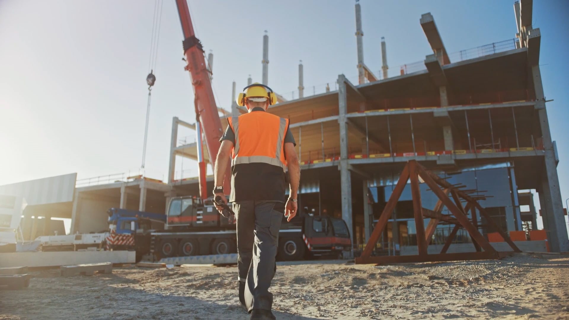 Americans need $5,032 monthly to retire but most fall $1,800 short