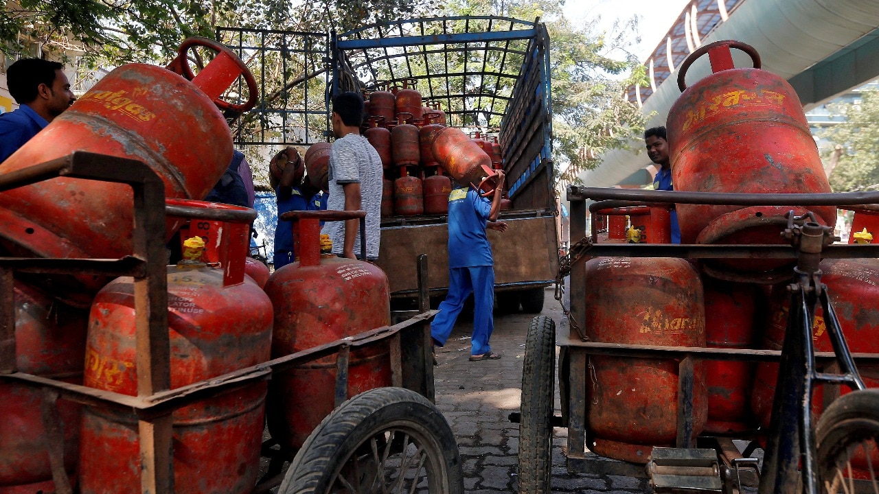 Commercial LPG cylinder price hiked by Rs 111 on New Year, highest ...
