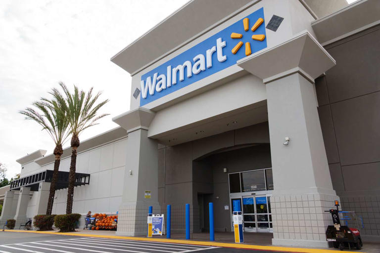 Is Walmart open on New Year's Day 2026? What to know about the store's ...
