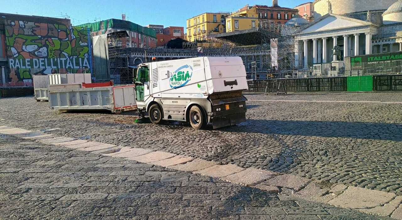 Napoli, ripristino del decoro urbano e raccolta rifiuti dopo la notte ...