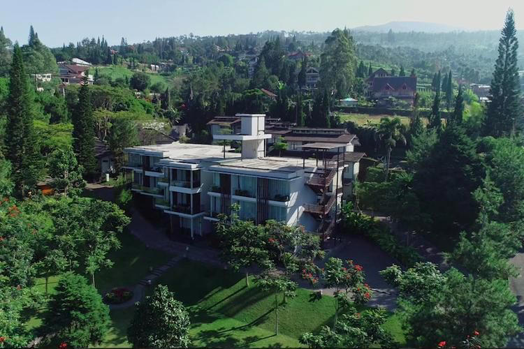 8 hotel dengan kolam air hangat di Lembang, cocok untuk staycation!