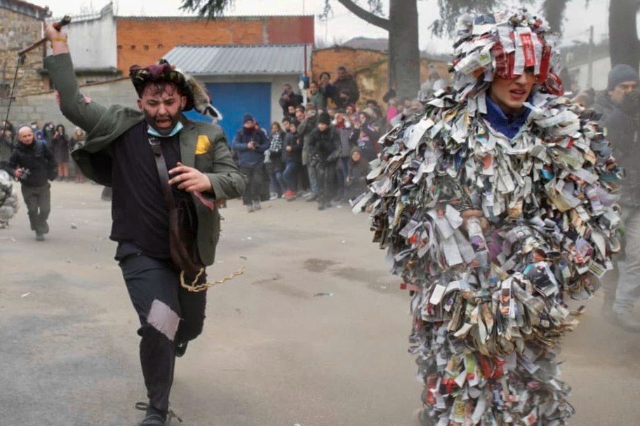 Diablos y Carochos en una mañana gélida, el peculiar recibimiento del ...