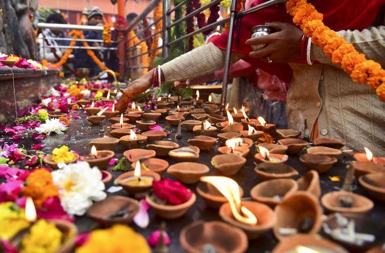 Massive pilgrim surge across UP on New Year