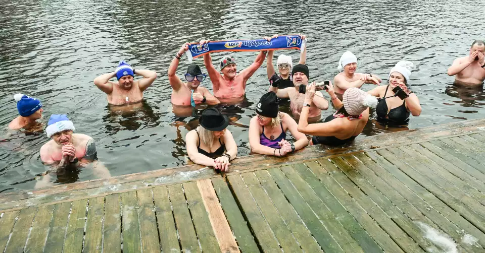 Noworoczny trening i kąpiel w Brdzie na przystani Lotto Bydgostii. Mamy ...