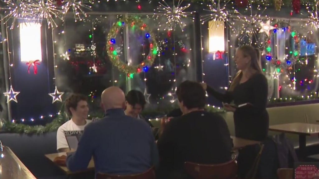 Rain puts a damper on New Year's Eve crowds at the Embarcadero in San ...