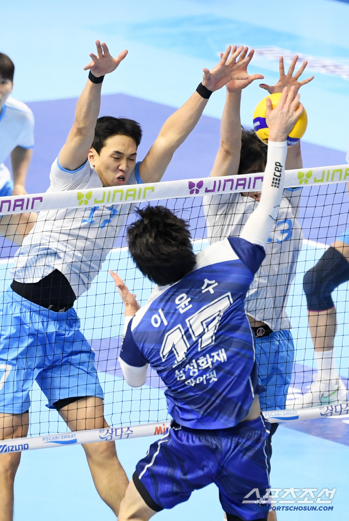 Lim Donghyuk, Kim Minjae blocking