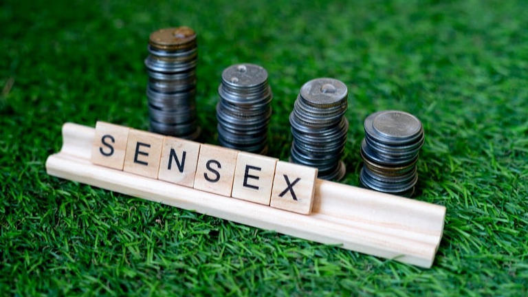 Stock markets trade lower in early trade as selling in Reliance ...