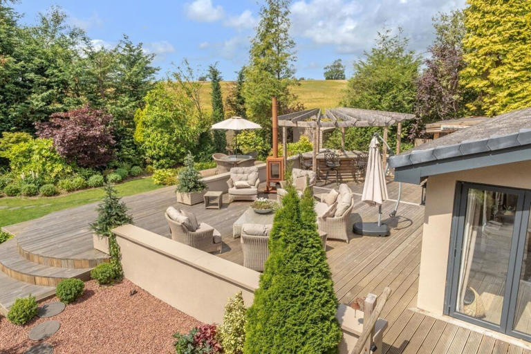 Stunning £1.8m Hepscott home with luxury garden lodge and an acre of ...