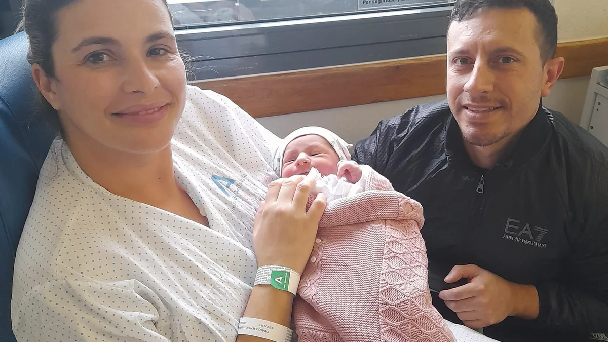 Cloe, primera bebé andaluza de 2026, nace en el Juan Ramón Jiménez de ...