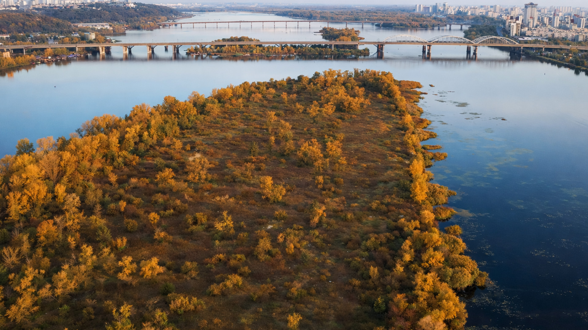 Una isla dorada en el corazón de Kiev