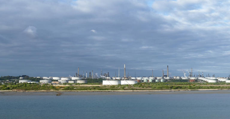 Storm Shadow missiles light up Russia’s largest southern refinery on ...